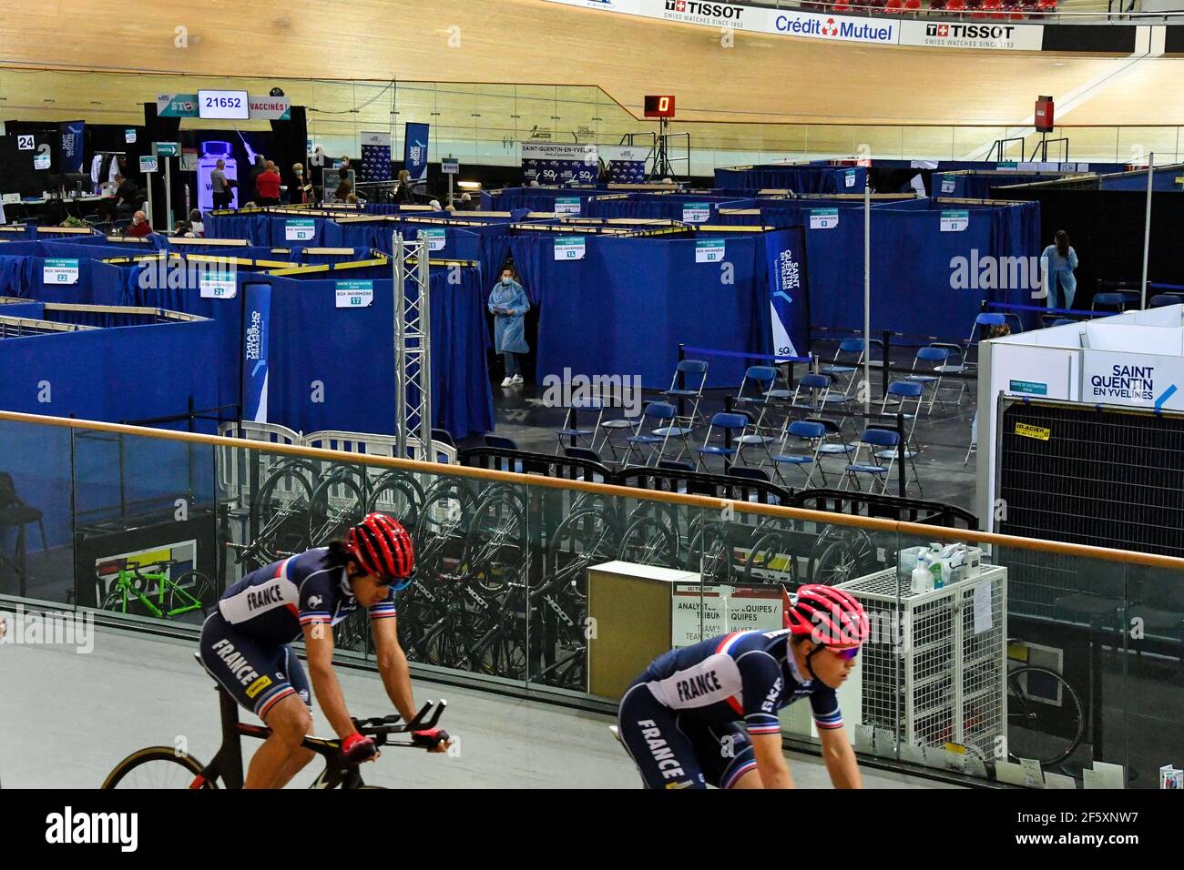 Training of the French track cycling team during mass vaccination ...