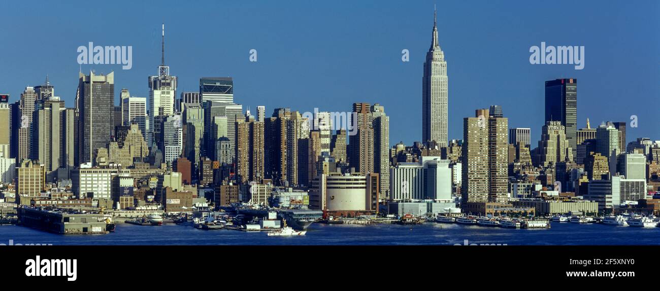 2004 HISTORICAL MIDTOWN MANHATTAN SKYLINE NEW YORK CITY USA Stock Photo ...