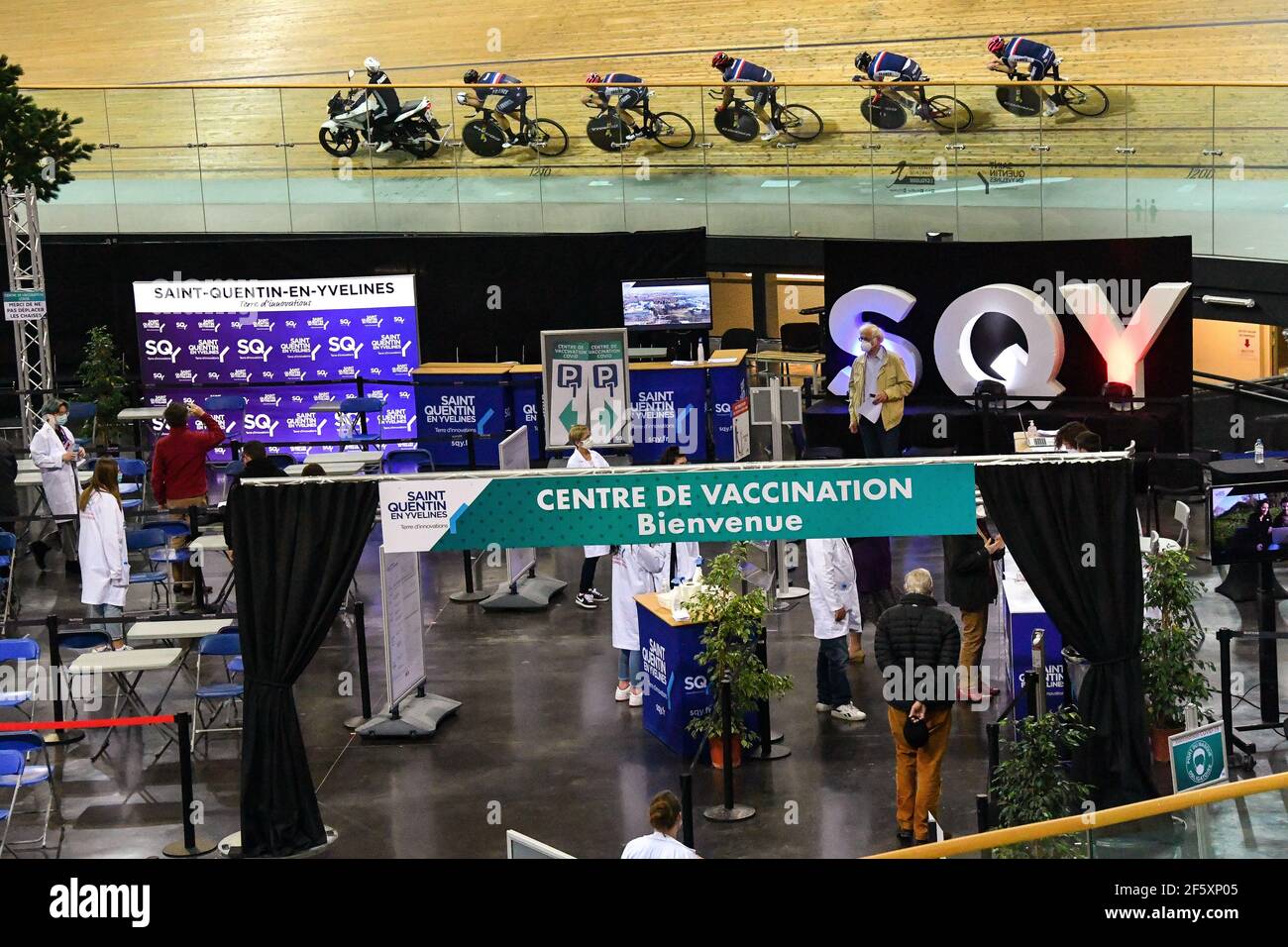 Training of the French track cycling team during mass vaccination ...