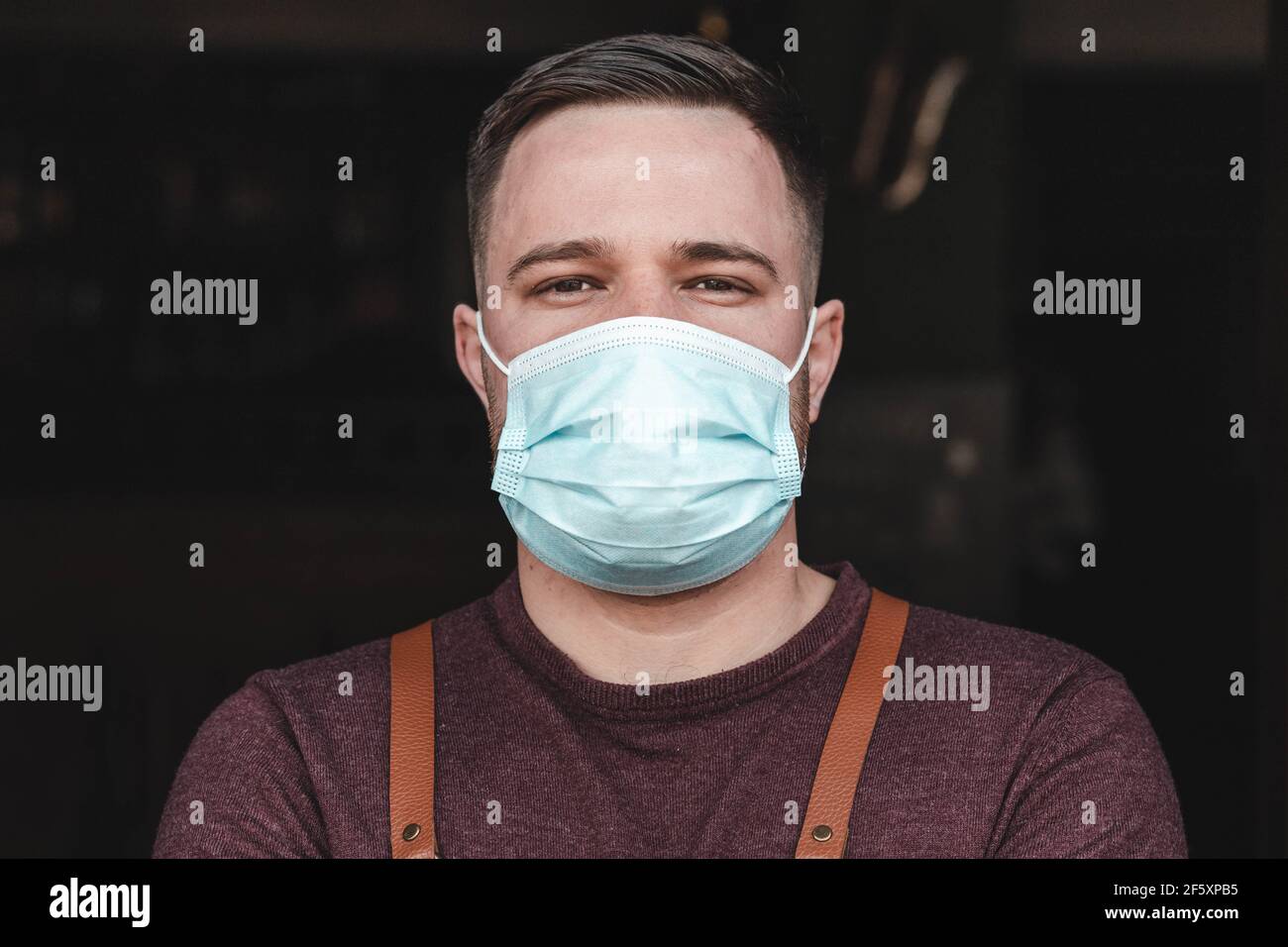 Waiter face mask hi-res stock photography and images - Alamy