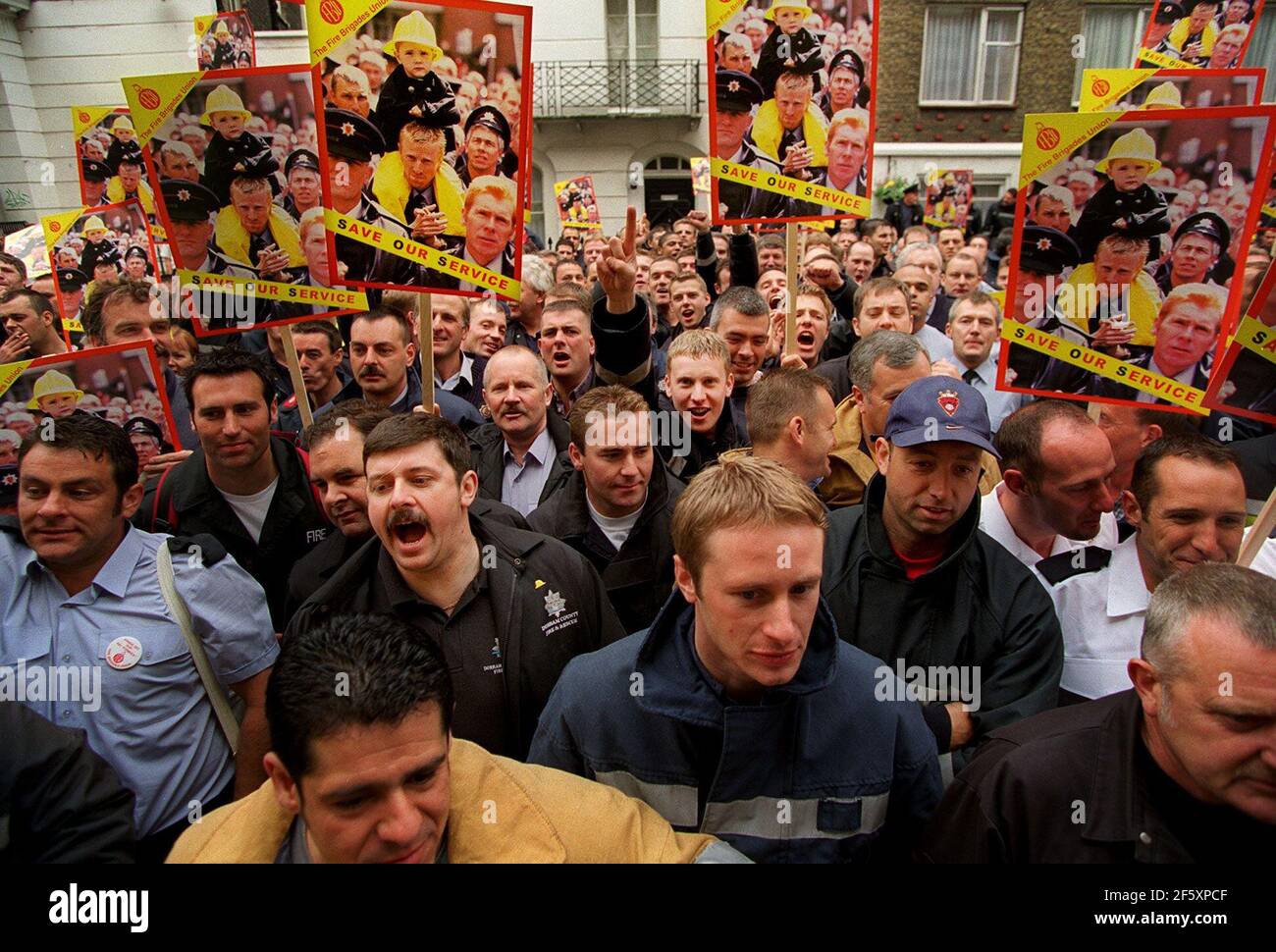 Kings cross fire hi-res stock photography and images - Alamy