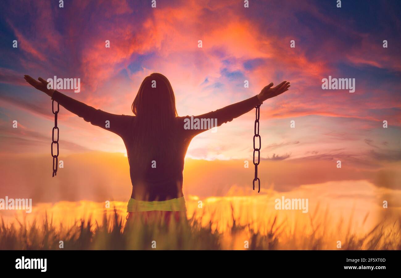 Woman feeling free in a beautiful natural setting Stock Photo - Alamy