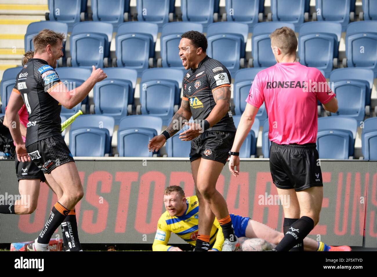 Jordan Turner of Castleford Tigers celebrates his try with Michael ...