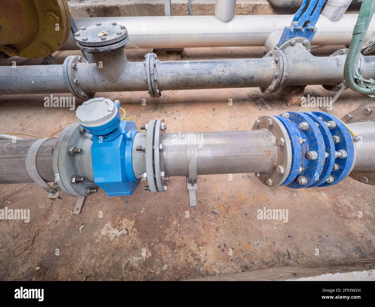 Liquid pipes with a valve in the exchange room. Knive and ball valves ...