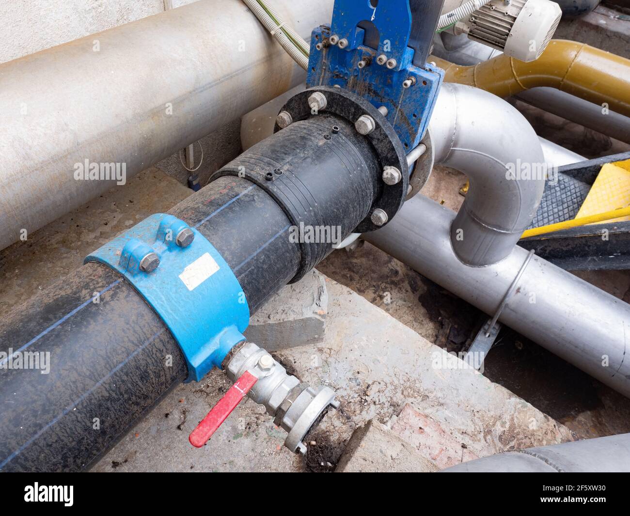 Liquid pipes with a valve in the exchange room. Knive and ball valves ...