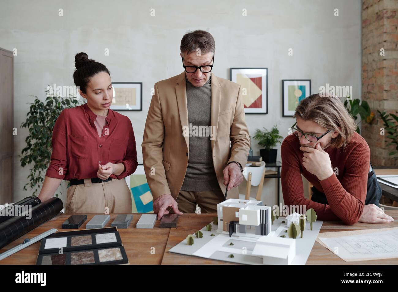 Office surrounding computer hi-res stock photography and images - Alamy