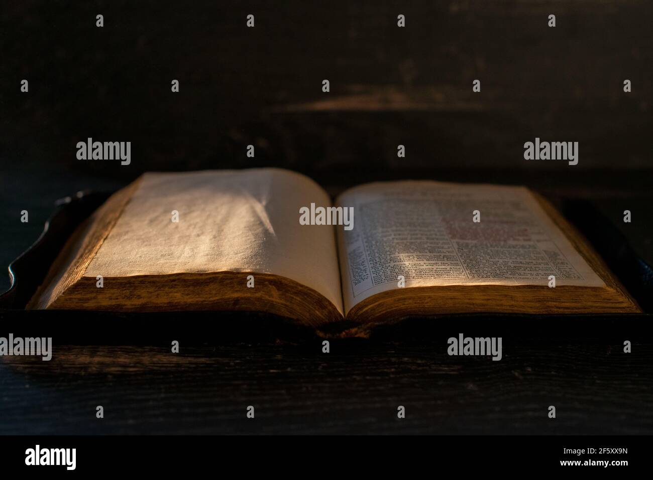 Open bible on a wood table Stock Photo - Alamy