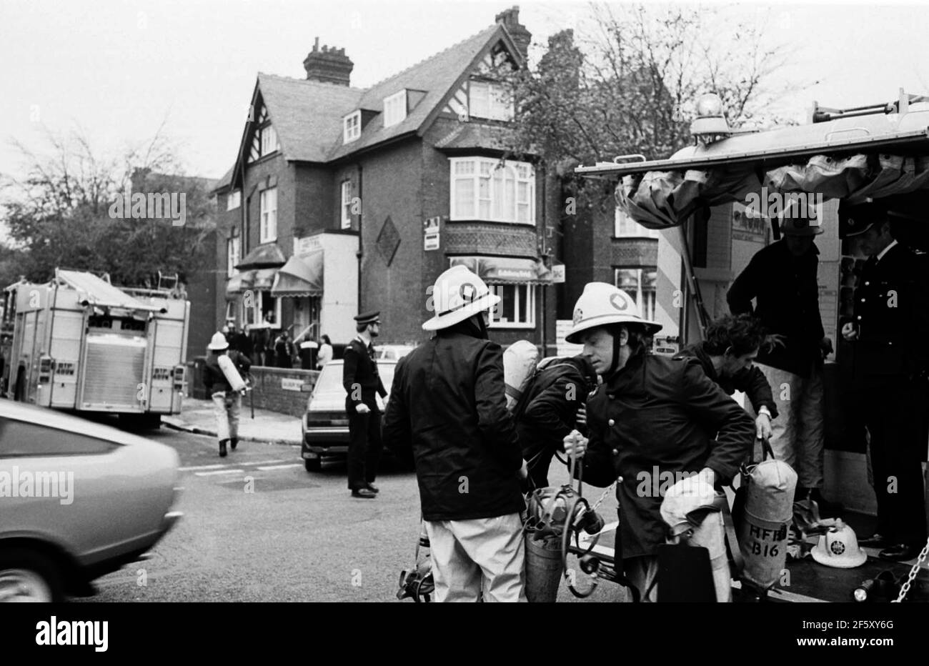 FIRE SALISBURY HOTEL, FESTING ROAD, SOUTHSEA. PIC MIKE WALKER, 1970'S ...