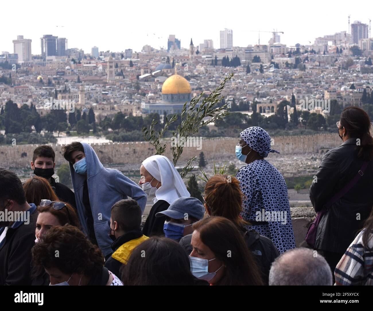 Jerusalem, Israel. 28th Mar, 2021. Christians carry palm and olive ...