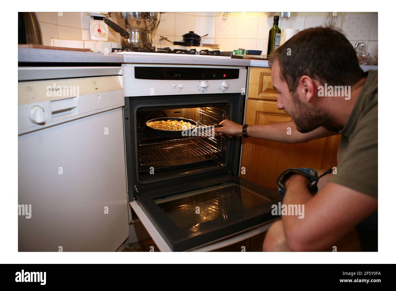 Simon Usborne cooks a pack lunch and eats in the office. Tuna and Onion ...