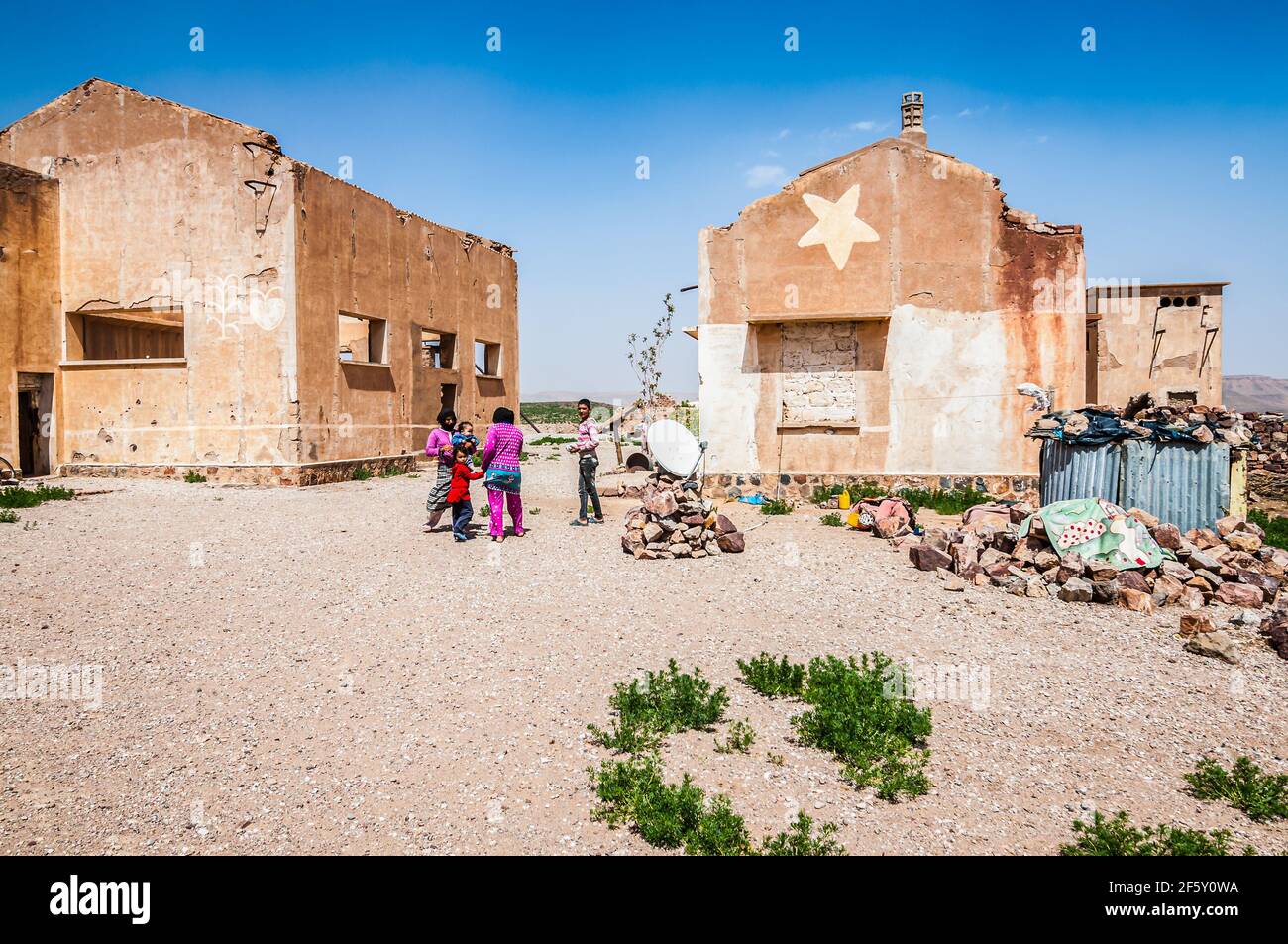 Old buildings in desert hi-res stock photography and images - Alamy