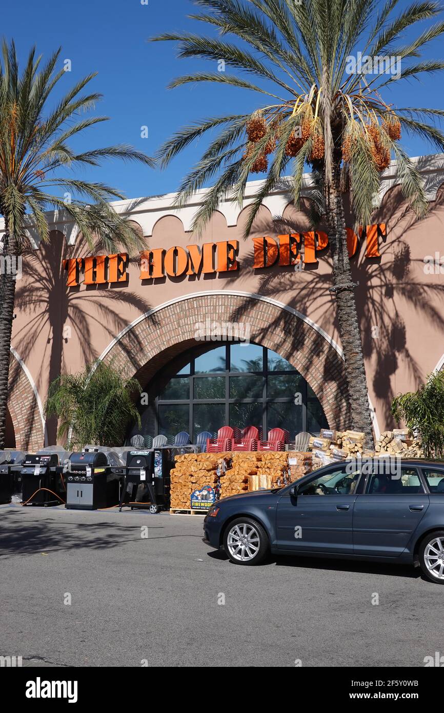 Home depot store storefront hi-res stock photography and images - Alamy