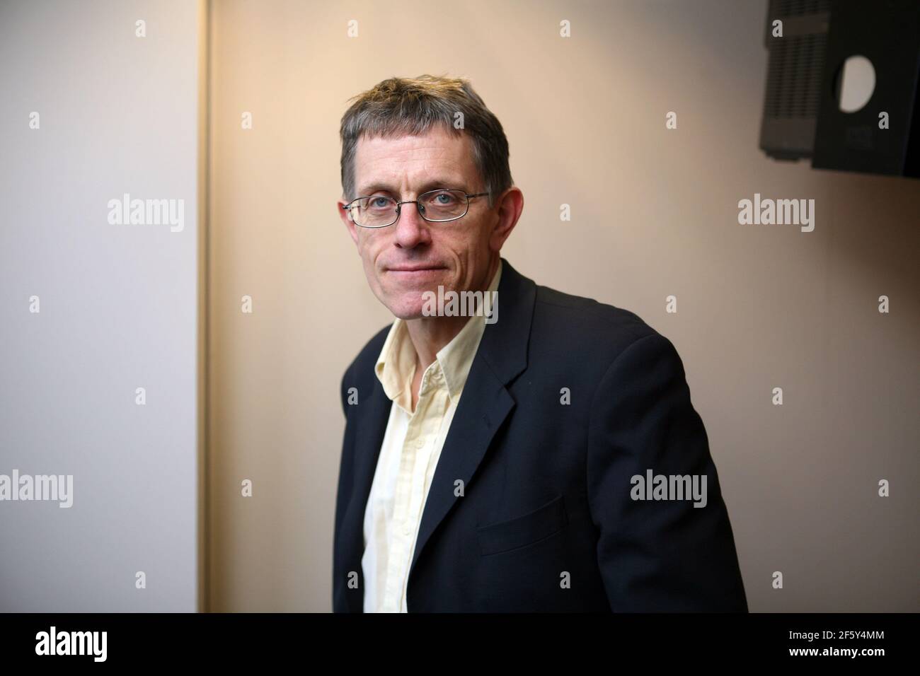 Simon Calder photograph by David Sandison Stock Photo - Alamy