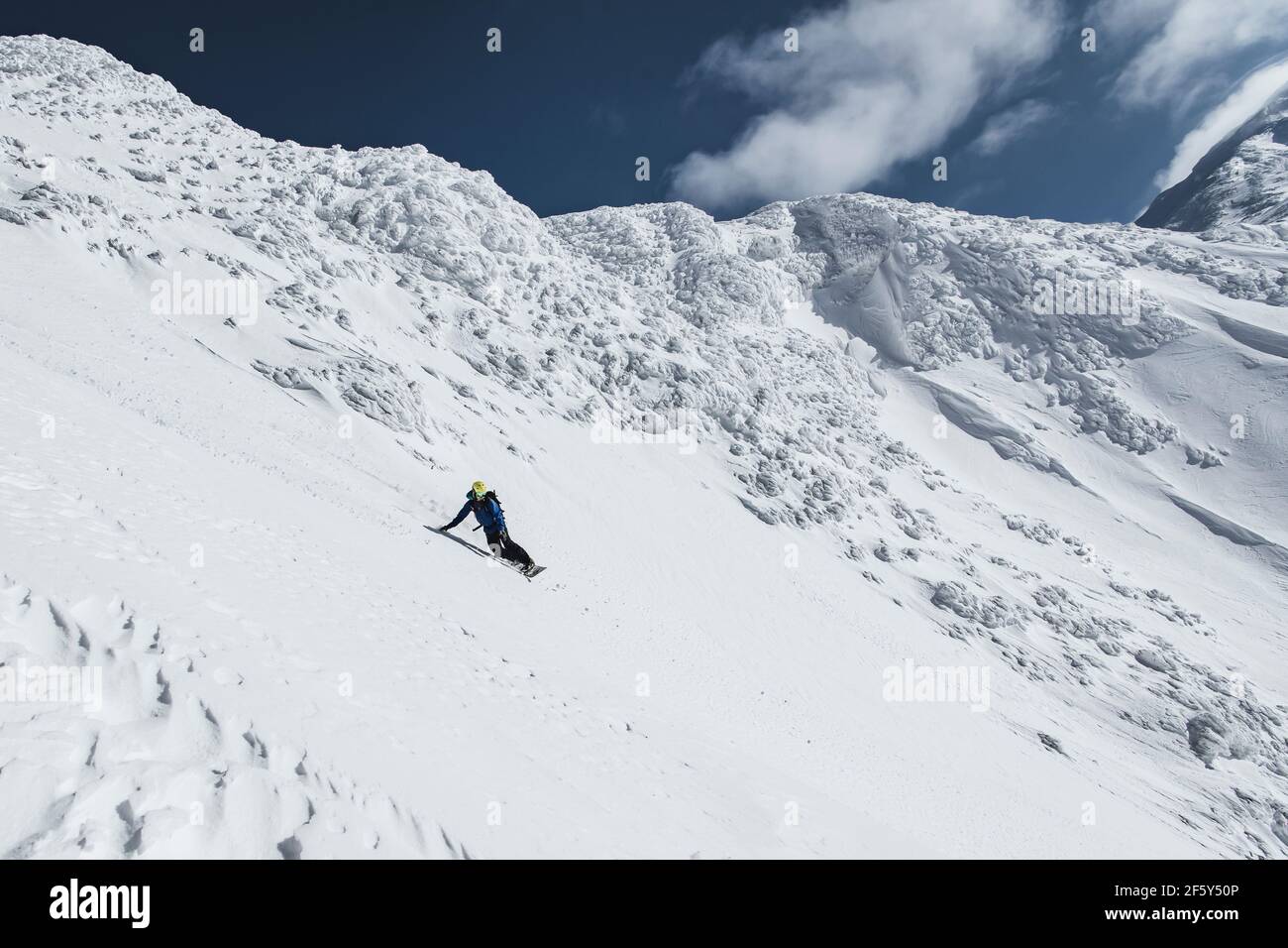 Snowboarding slope hi-res stock photography and images - Alamy