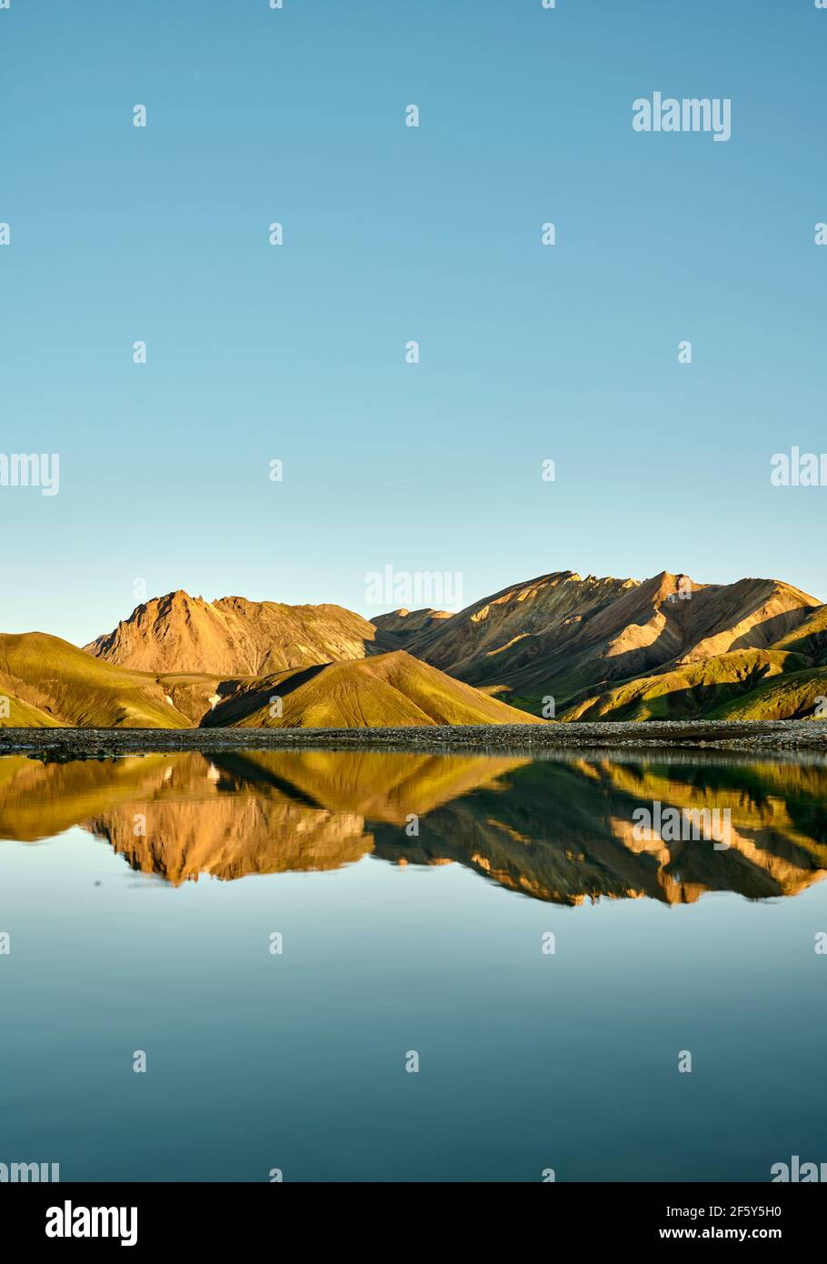 Cloudless day hi-res stock photography and images - Alamy