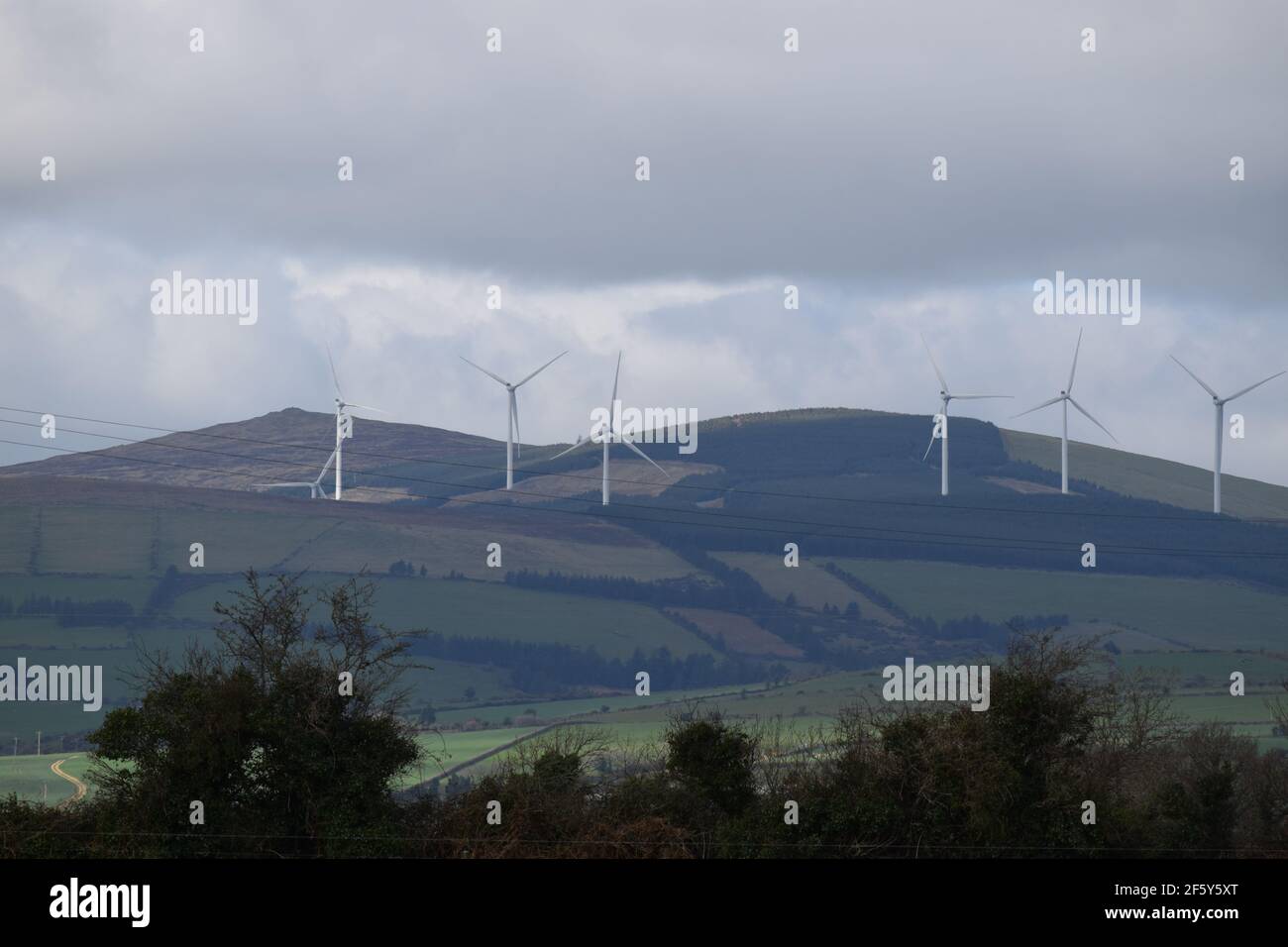 Farm on a hill hi-res stock photography and images - Alamy