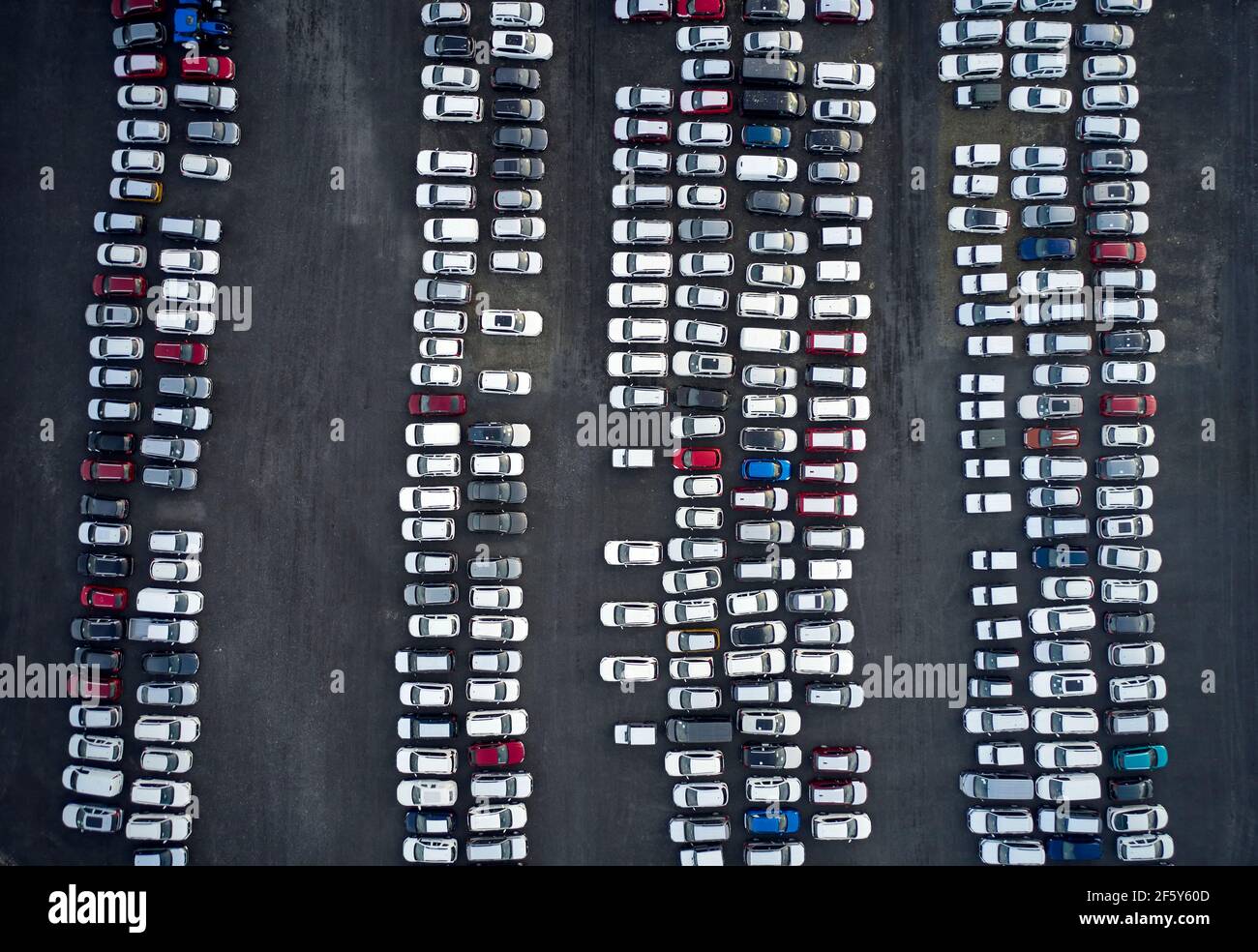 New cars parked aerial hi-res stock photography and images - Alamy