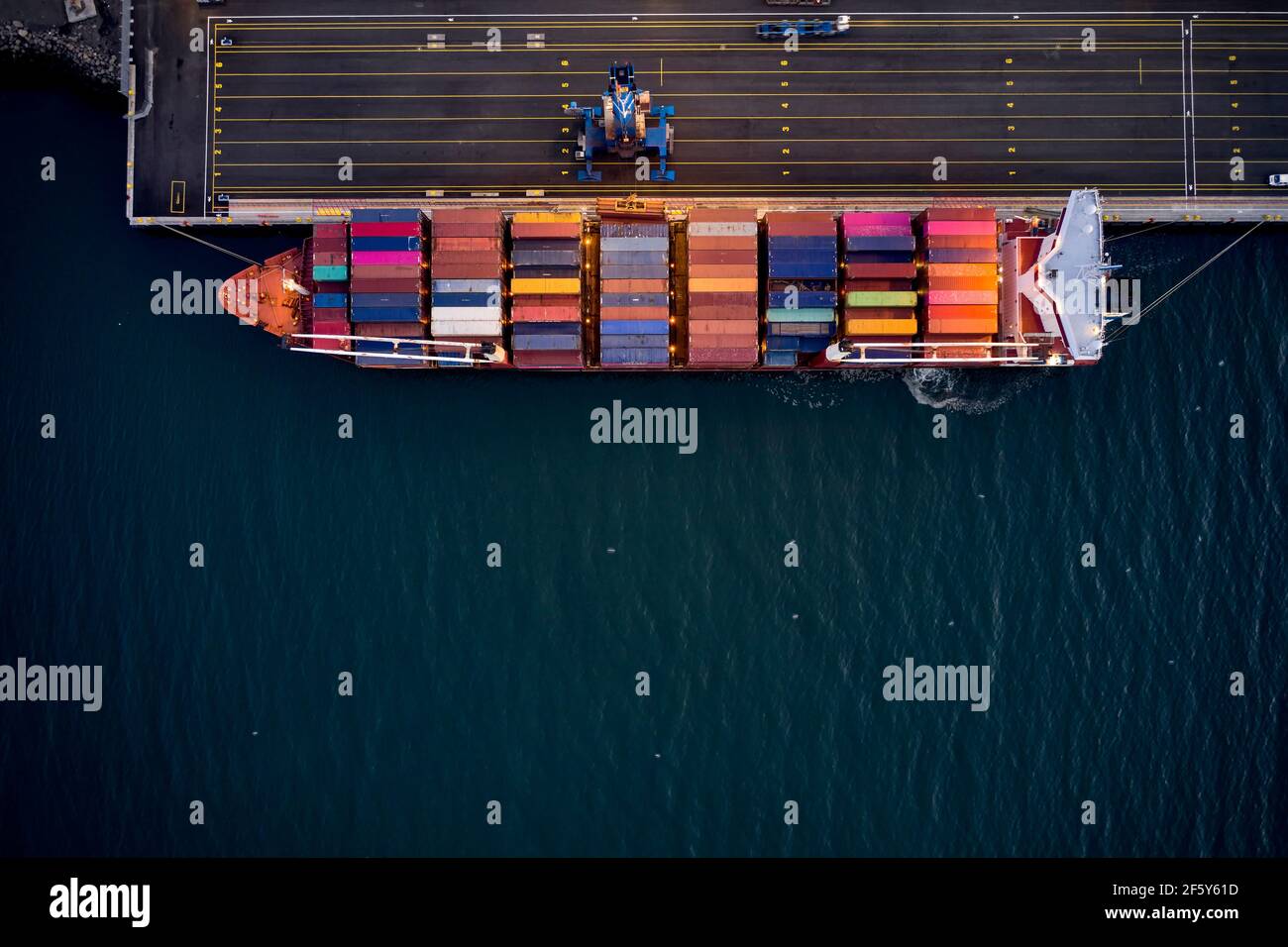 Colorful shipping containers hi-res stock photography and images - Alamy