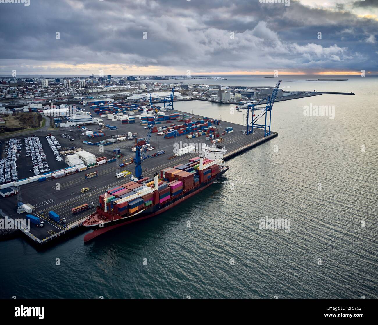 Industrial port infrastructure hi-res stock photography and images - Alamy