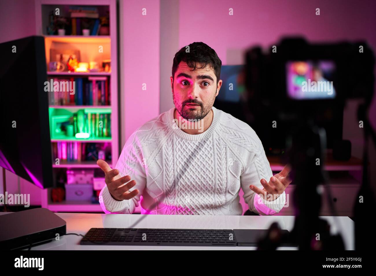 Weighted network hi-res stock photography and images - Alamy