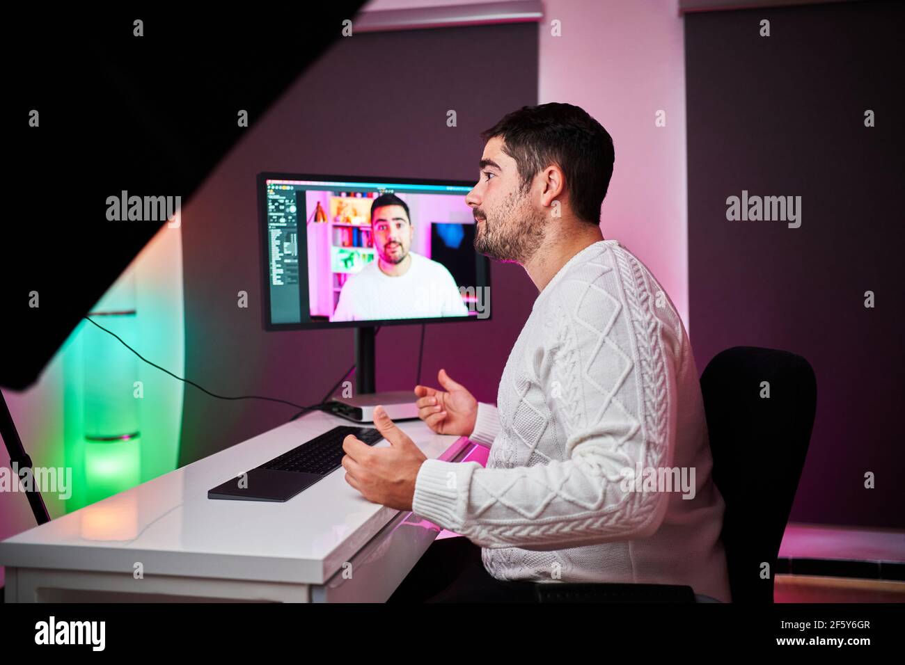 Streamer technology hi-res stock photography and images - Alamy