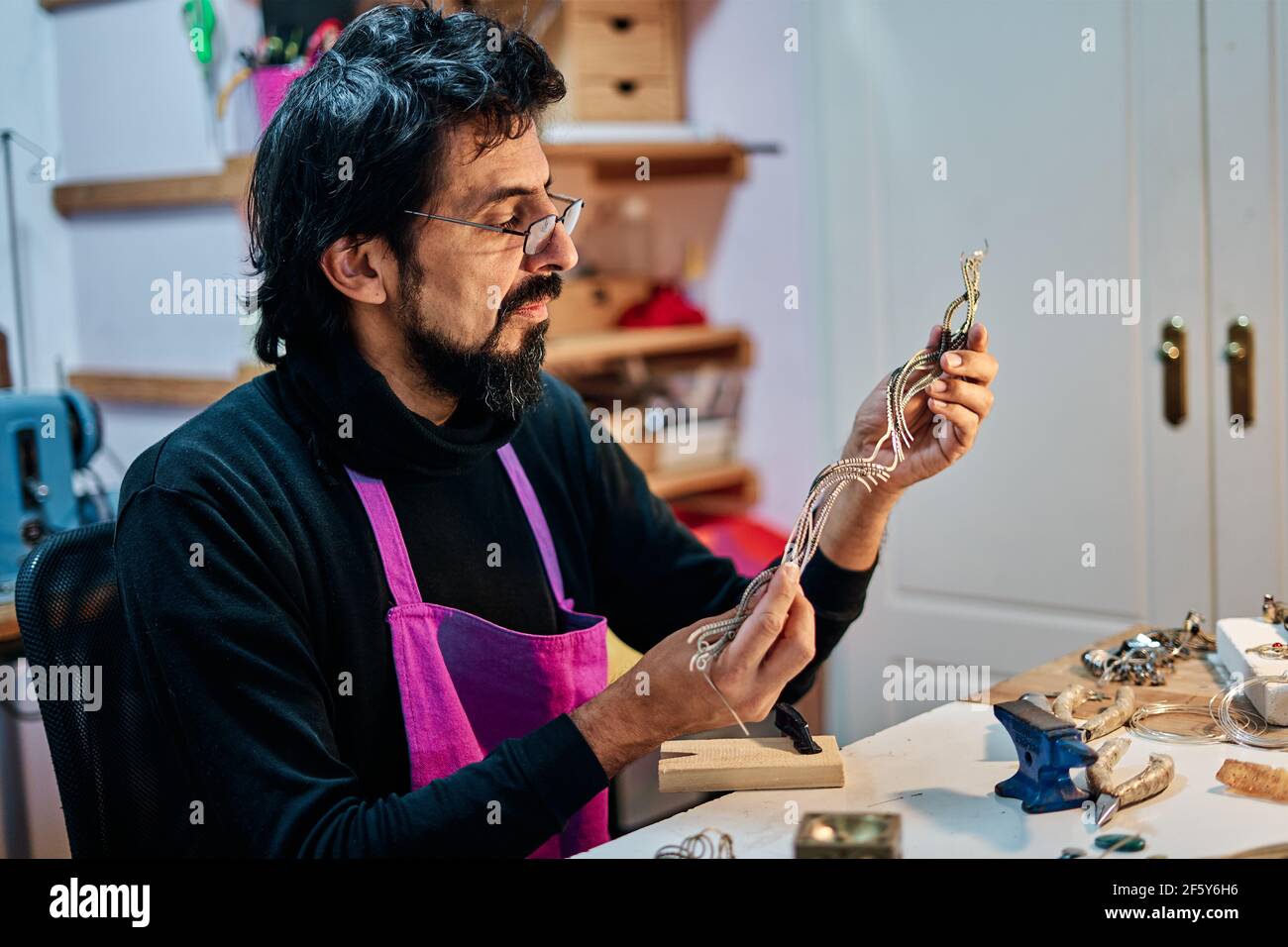 Jeweller working on gem stone hi-res stock photography and images - Alamy