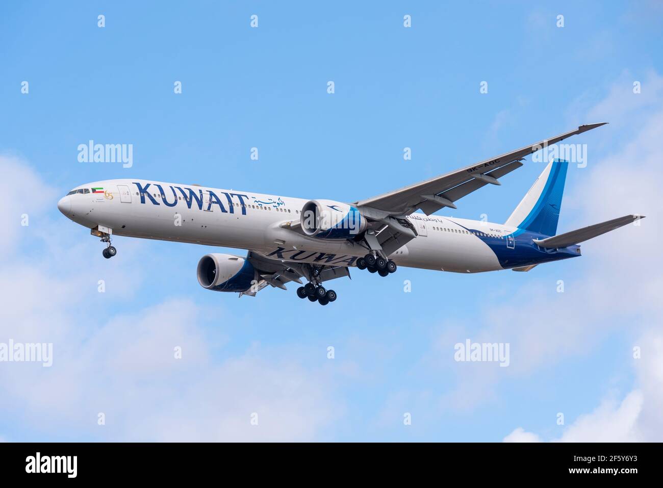 Kuwait Airways Boeing 777 300 jet airliner plane 9K-AOC on finals to ...