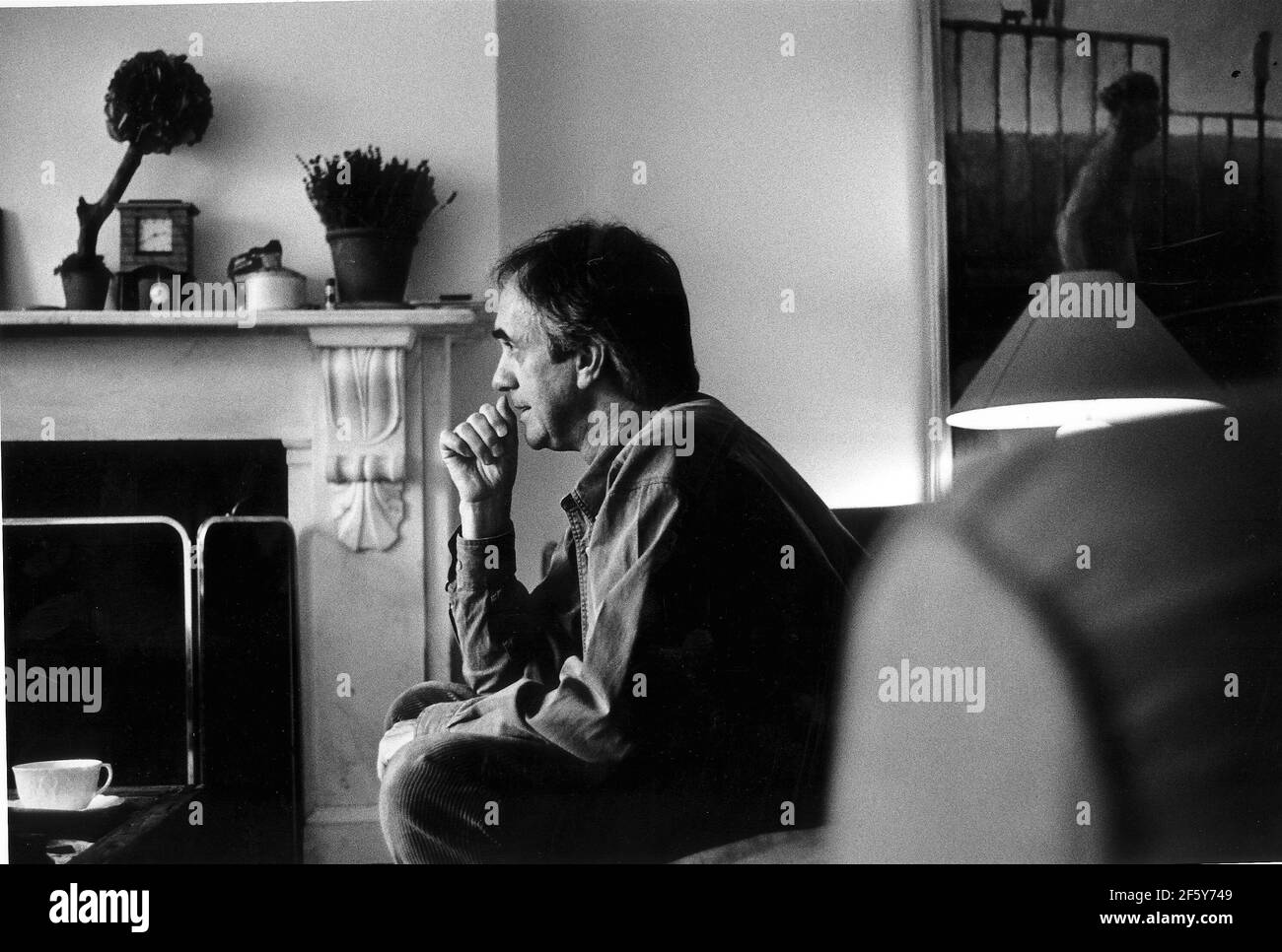 Jonathan pryce hi-res stock photography and images - Alamy