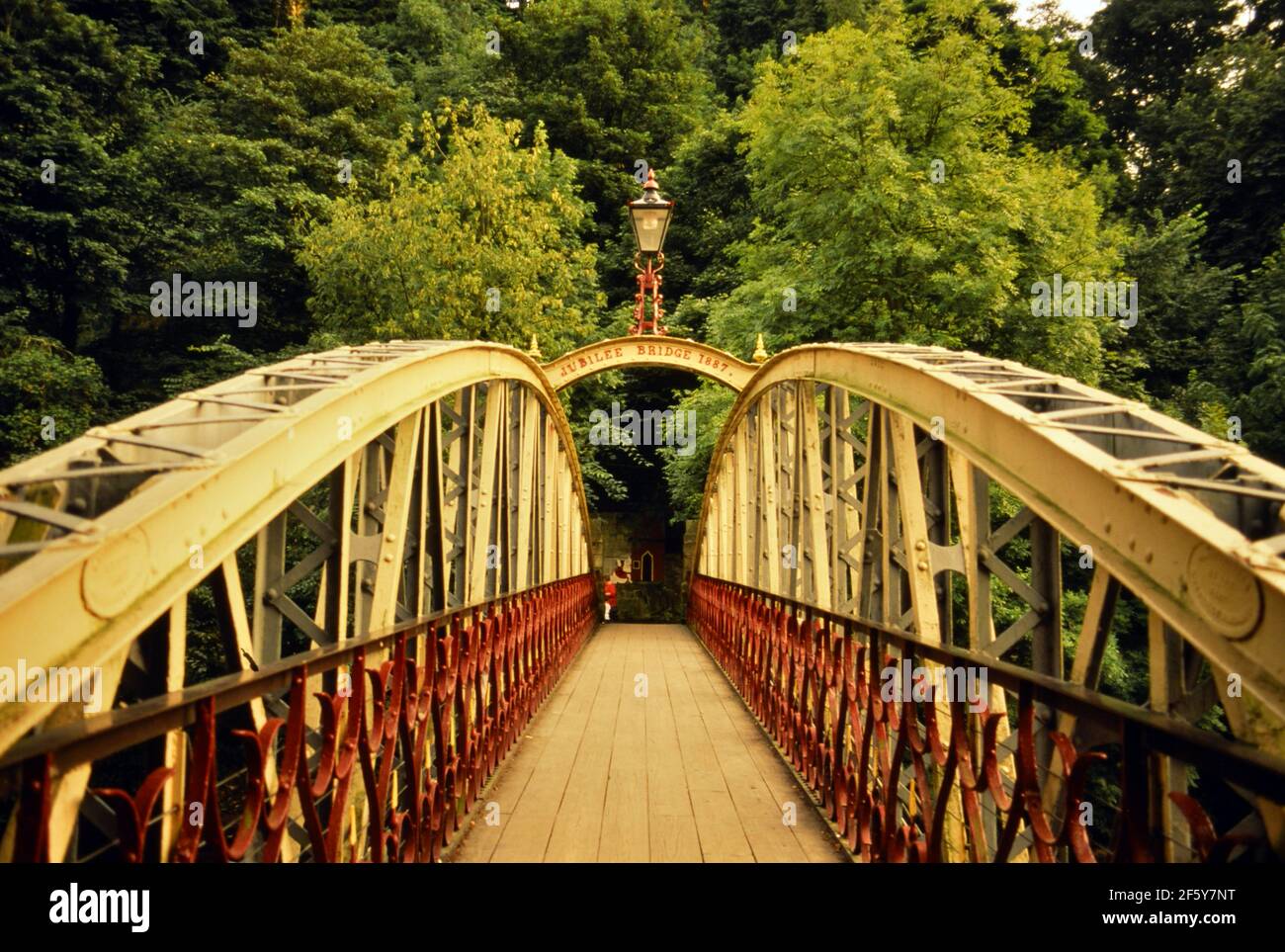 The Jubilee bridge over the river Derwent in Matlock Bath, Derbyshire ...