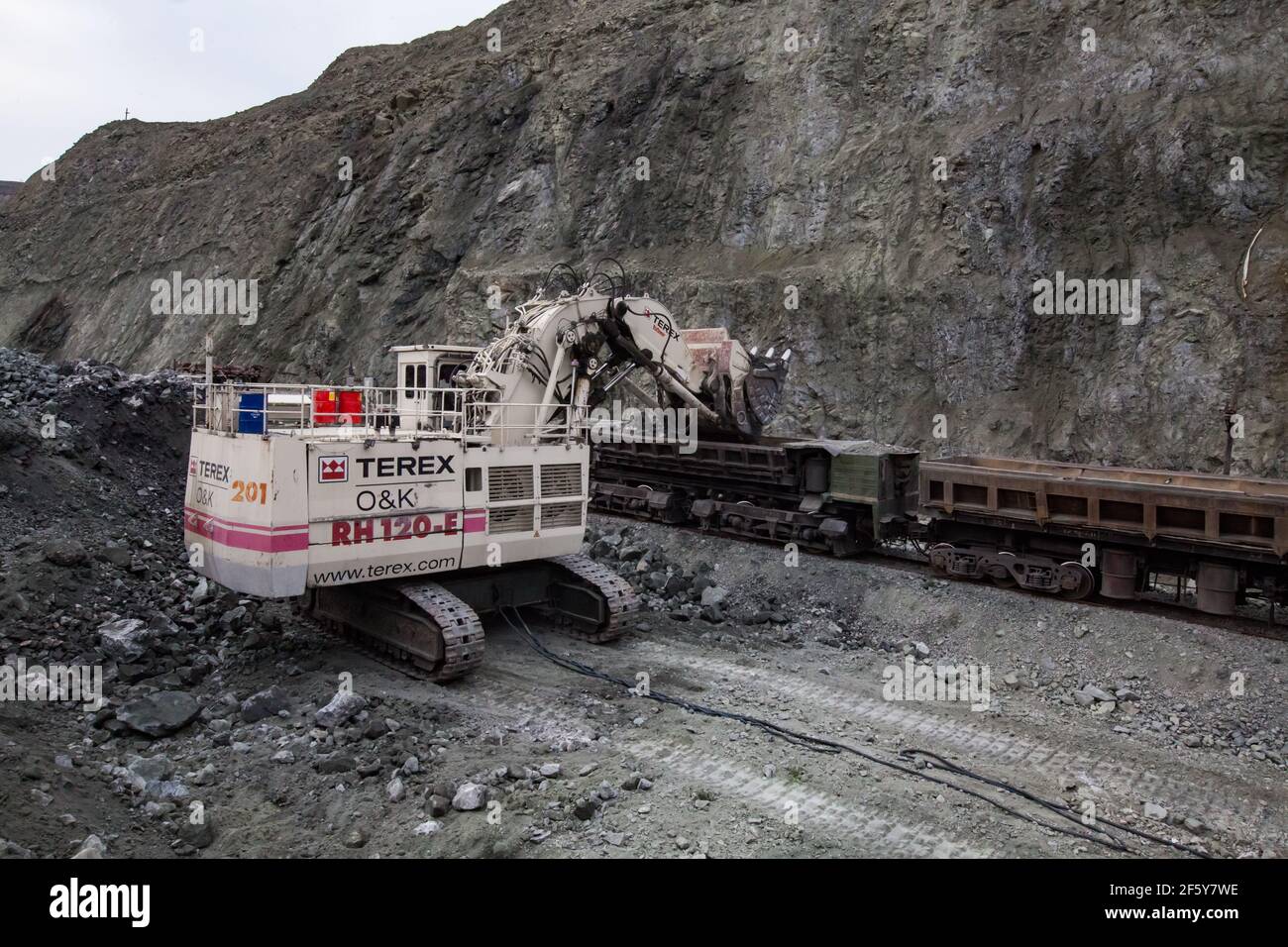 Rudny/Kazakhstan - May 14 2012: Loading and Transporting ore on ...