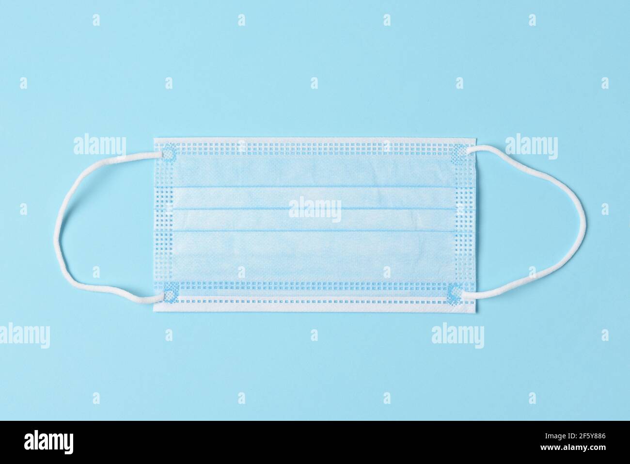 Blue surgical mask hi-res stock photography and images - Alamy