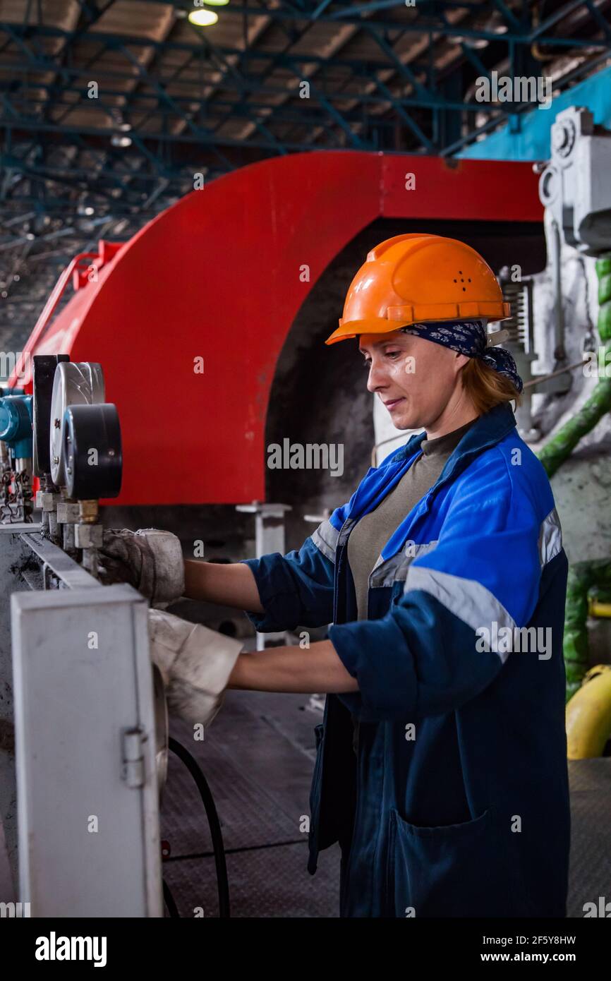 Control room mining processing hi-res stock photography and images - Alamy