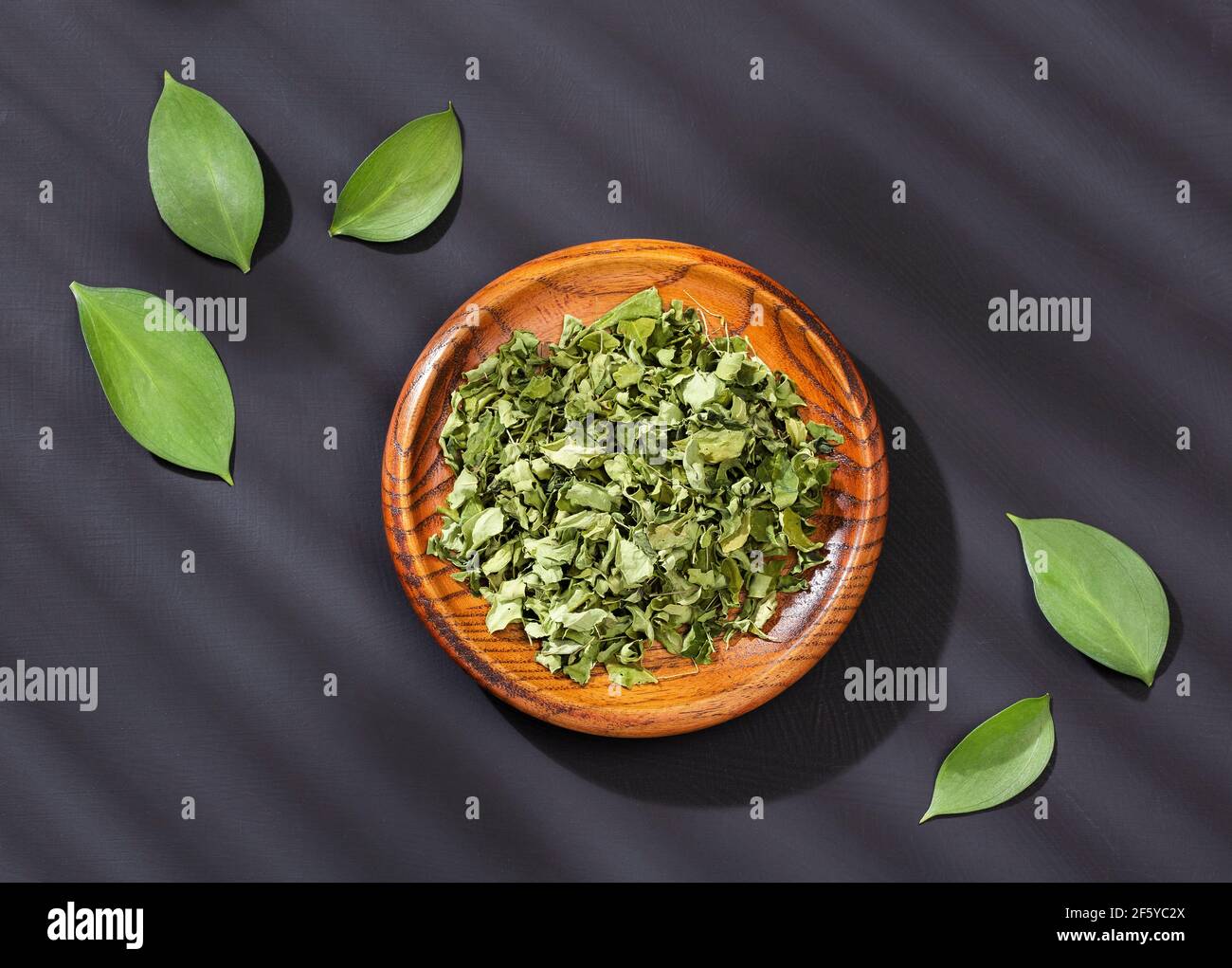 Organic dried moringa leaves - Moringa oleifera Stock Photo - Alamy