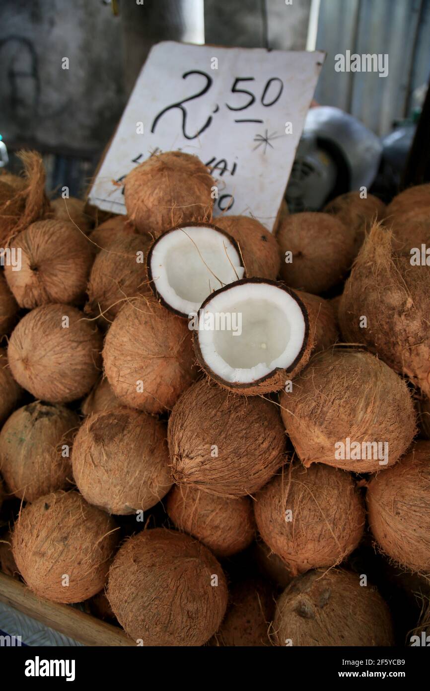Desiccated coconuts hi-res stock photography and images - Alamy