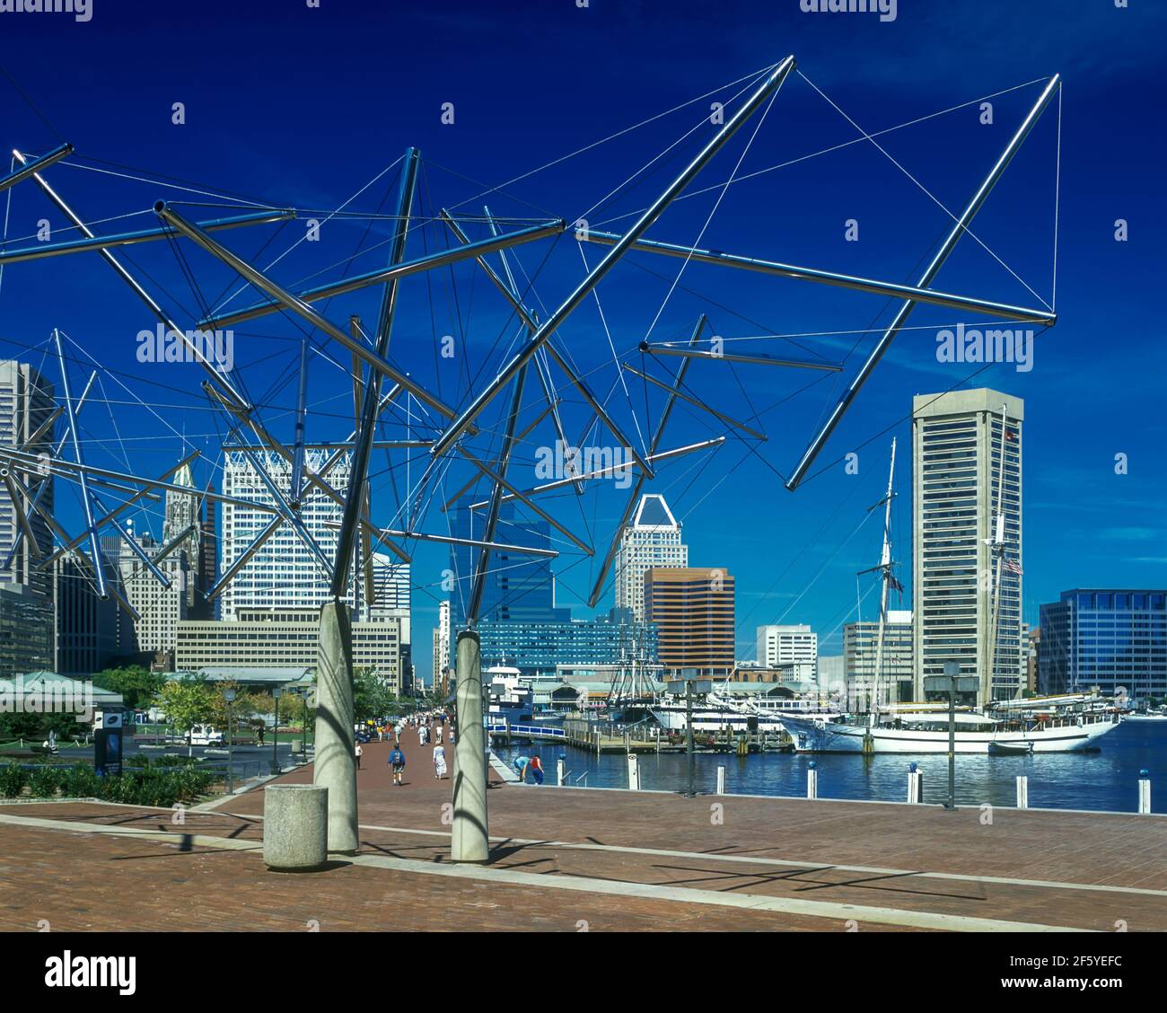 Easy landing sculpture hi-res stock photography and images - Alamy