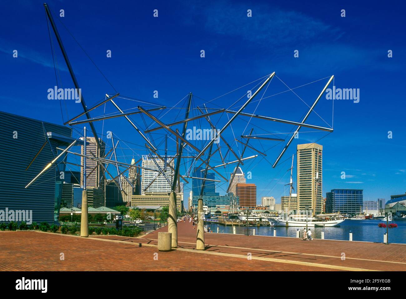 2004 HISTORICAL EASY LANDING SCULPTURE ( ©KENNETH SNELSON 1975 ...