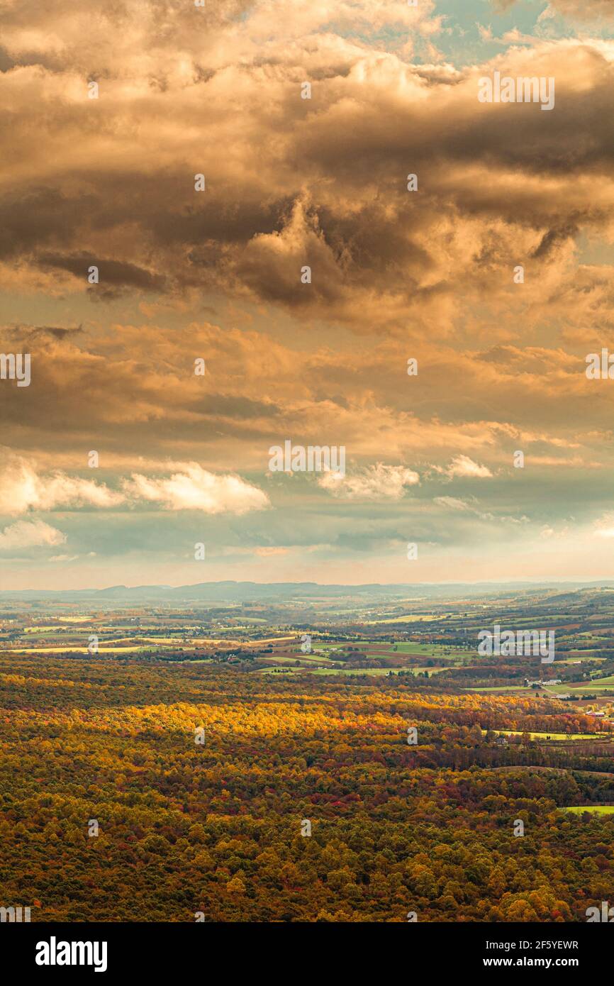 Hawk mountain hi-res stock photography and images - Alamy