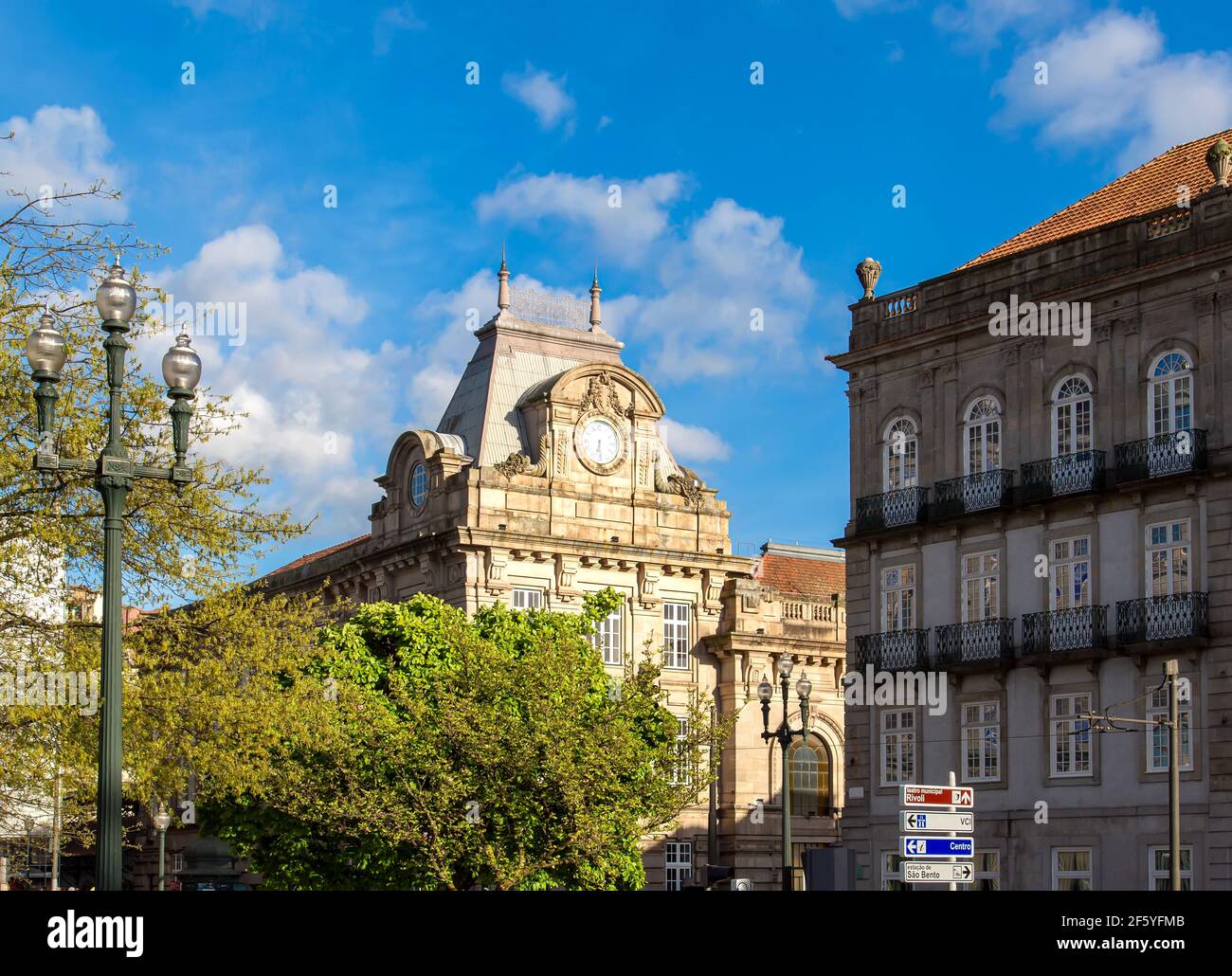 Central Porto street, Avenida Dos Aliados Stock Photo - Alamy