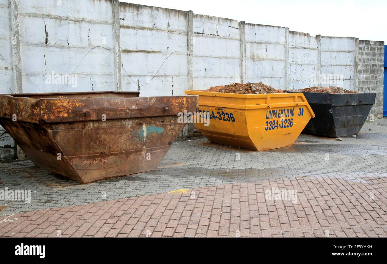 Rubble collecting bucket hi-res stock photography and images - Alamy