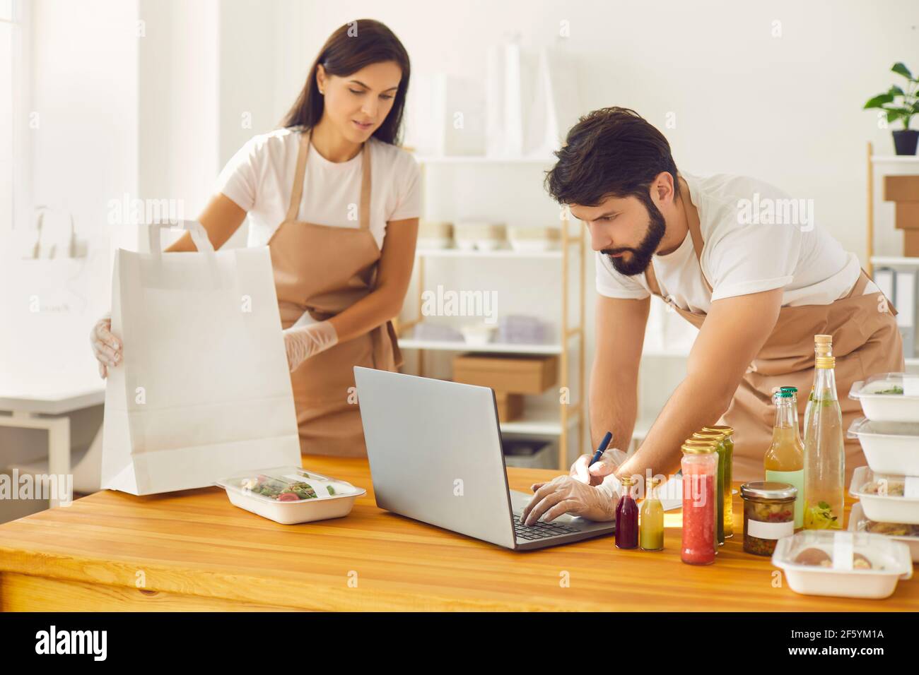 Delivery order hi-res stock photography and images - Alamy