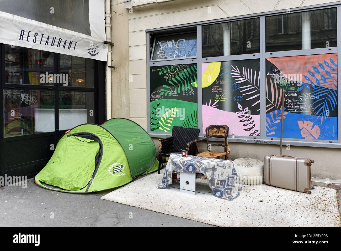 Homeless Paris France High Resolution Stock Photography and Images - Alamy