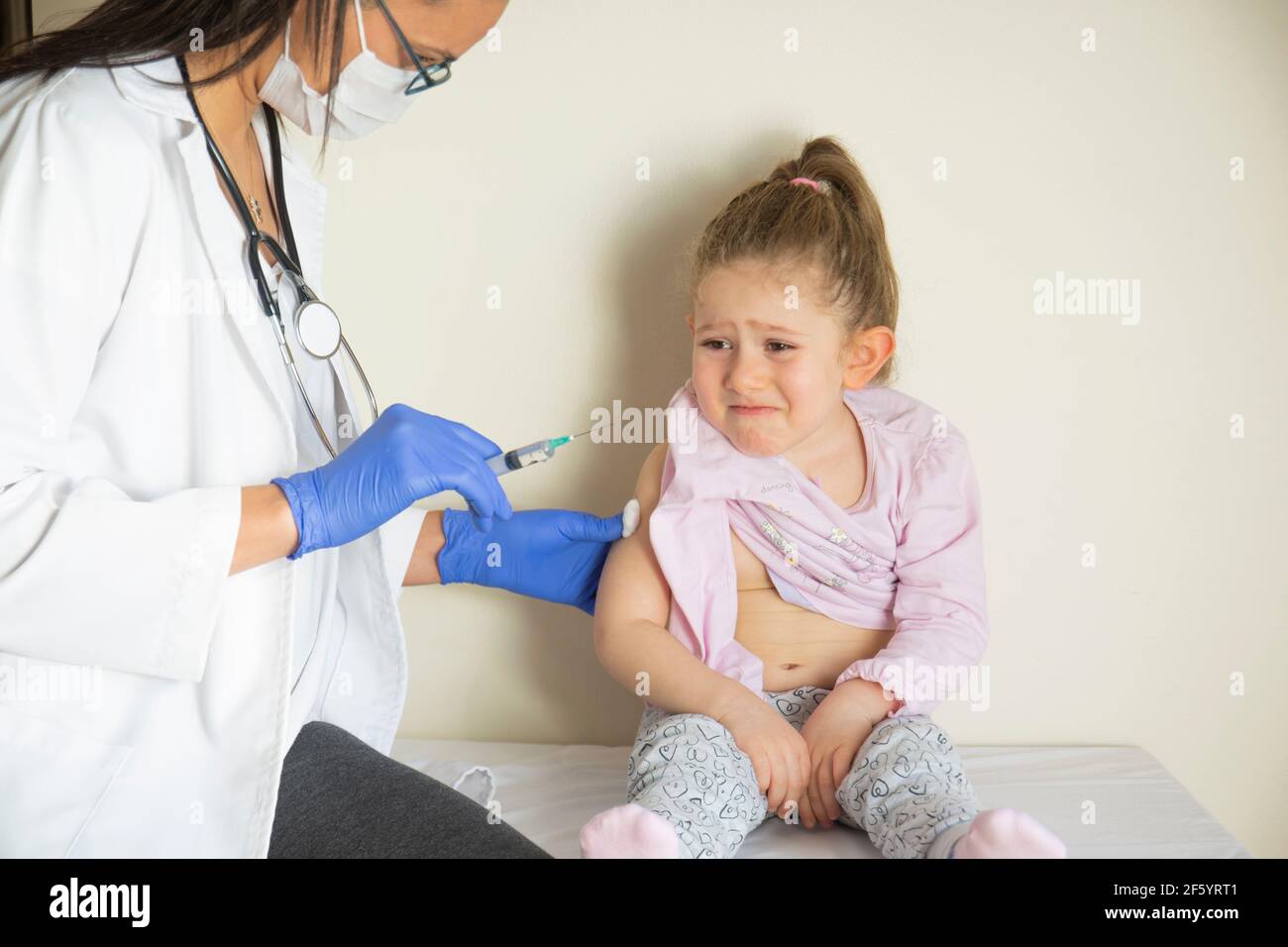 Doctor examination crying hi-res stock photography and images - Alamy