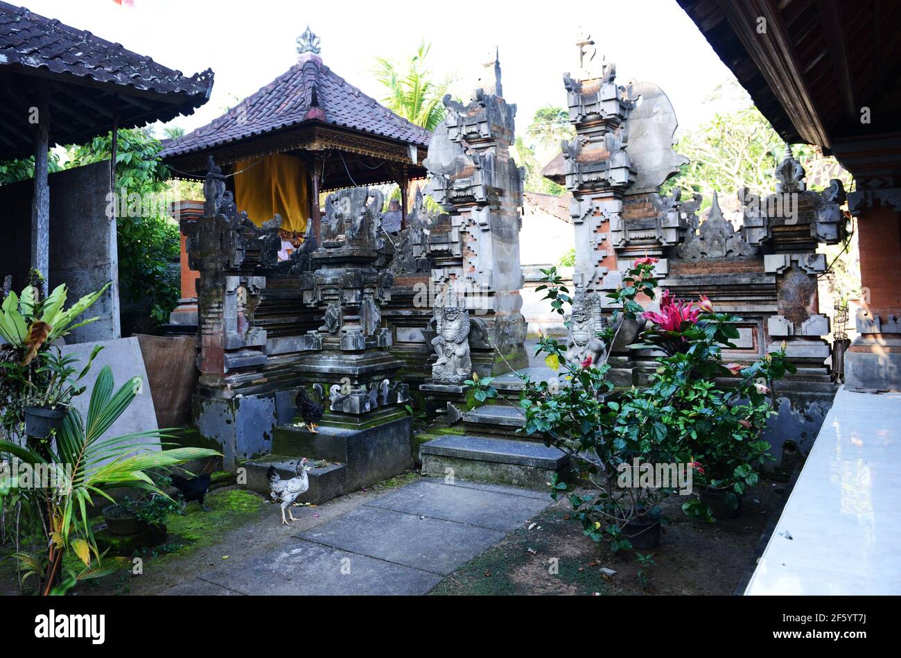 Small hindu temple hi-res stock photography and images - Alamy