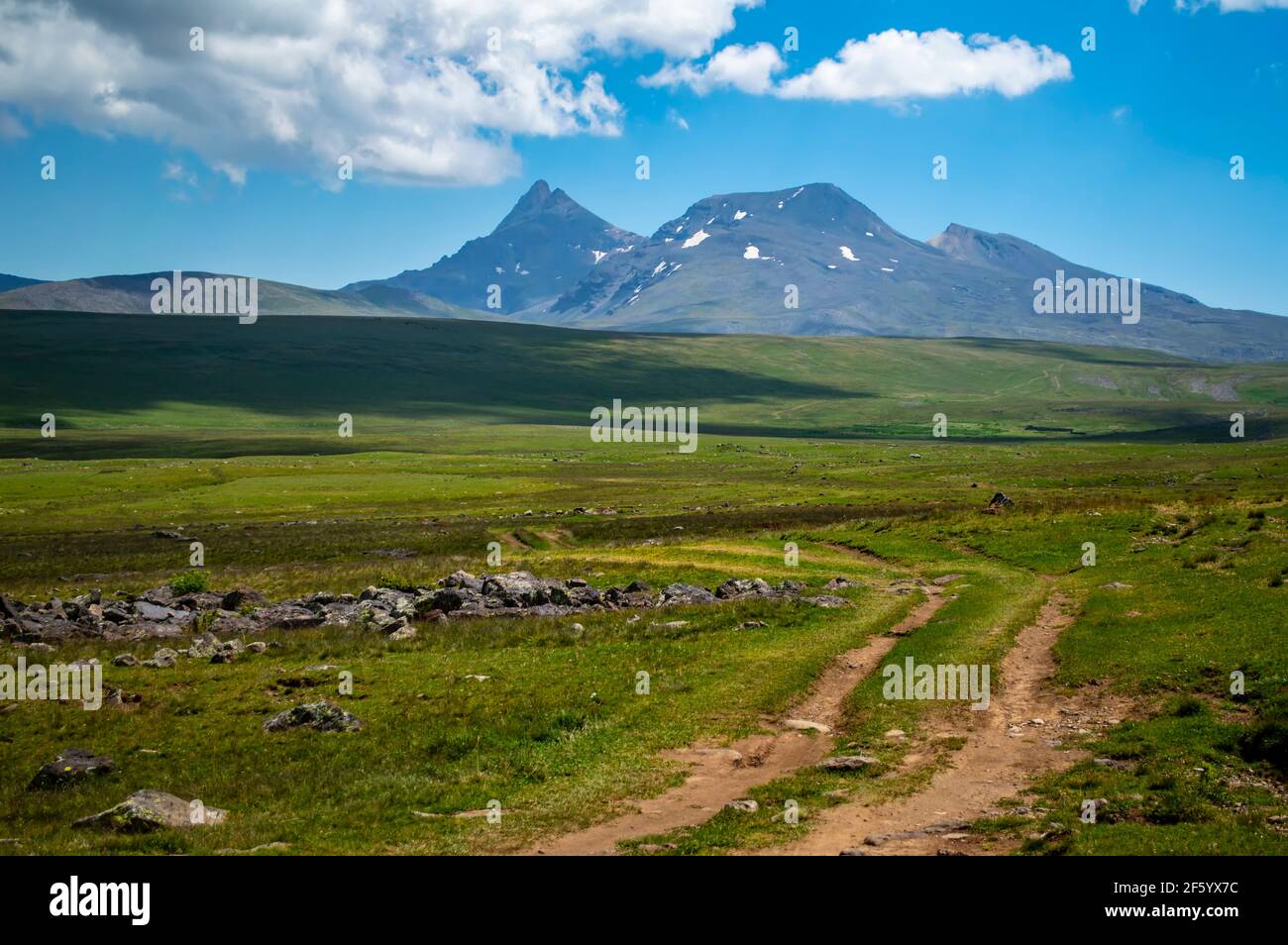 Stunning view of the western, southern and northern peaks of Mount ...