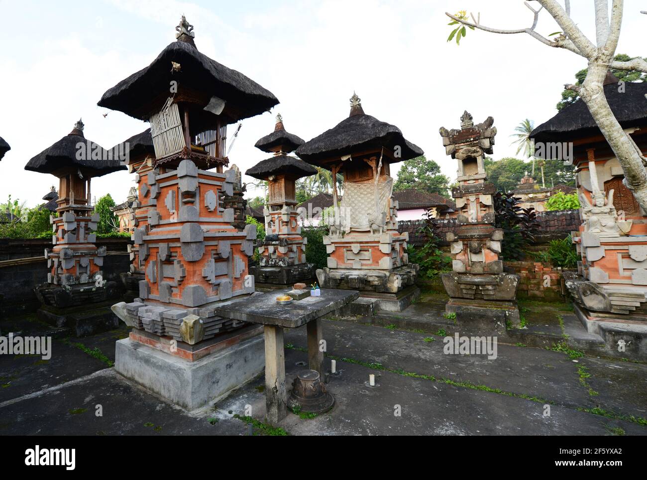 Traditional Balinese Hindu temple Stock Photo - Alamy
