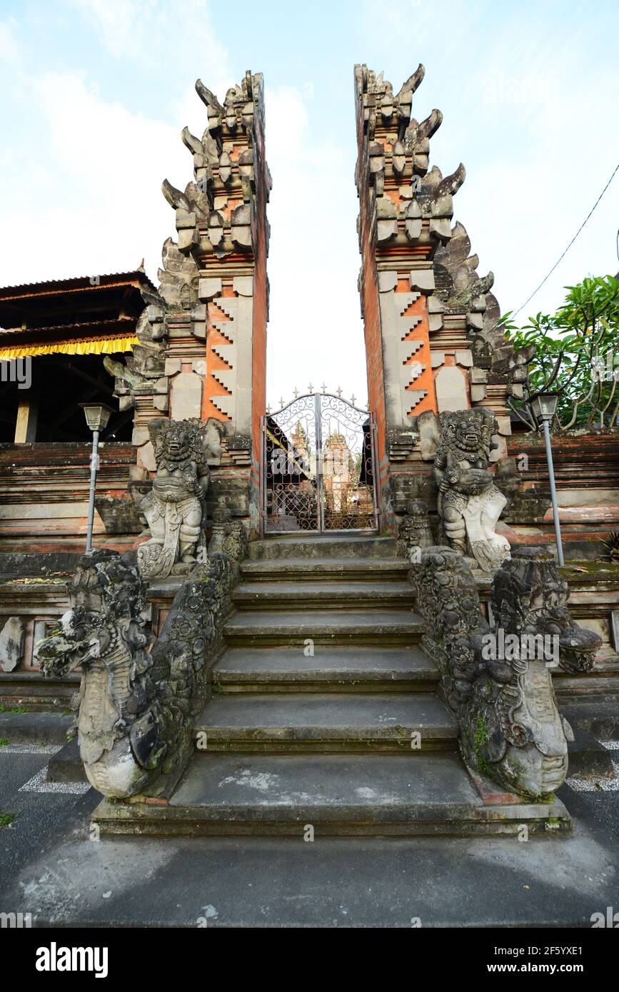 Traditional Balinese Hindu temple Stock Photo - Alamy