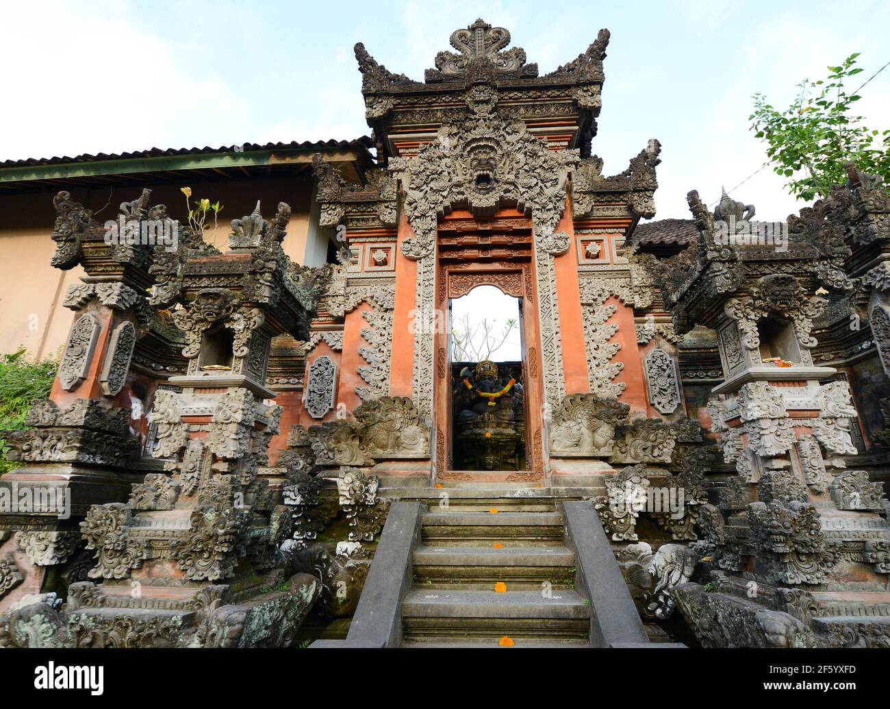 Traditional Balinese Hindu temple Stock Photo - Alamy