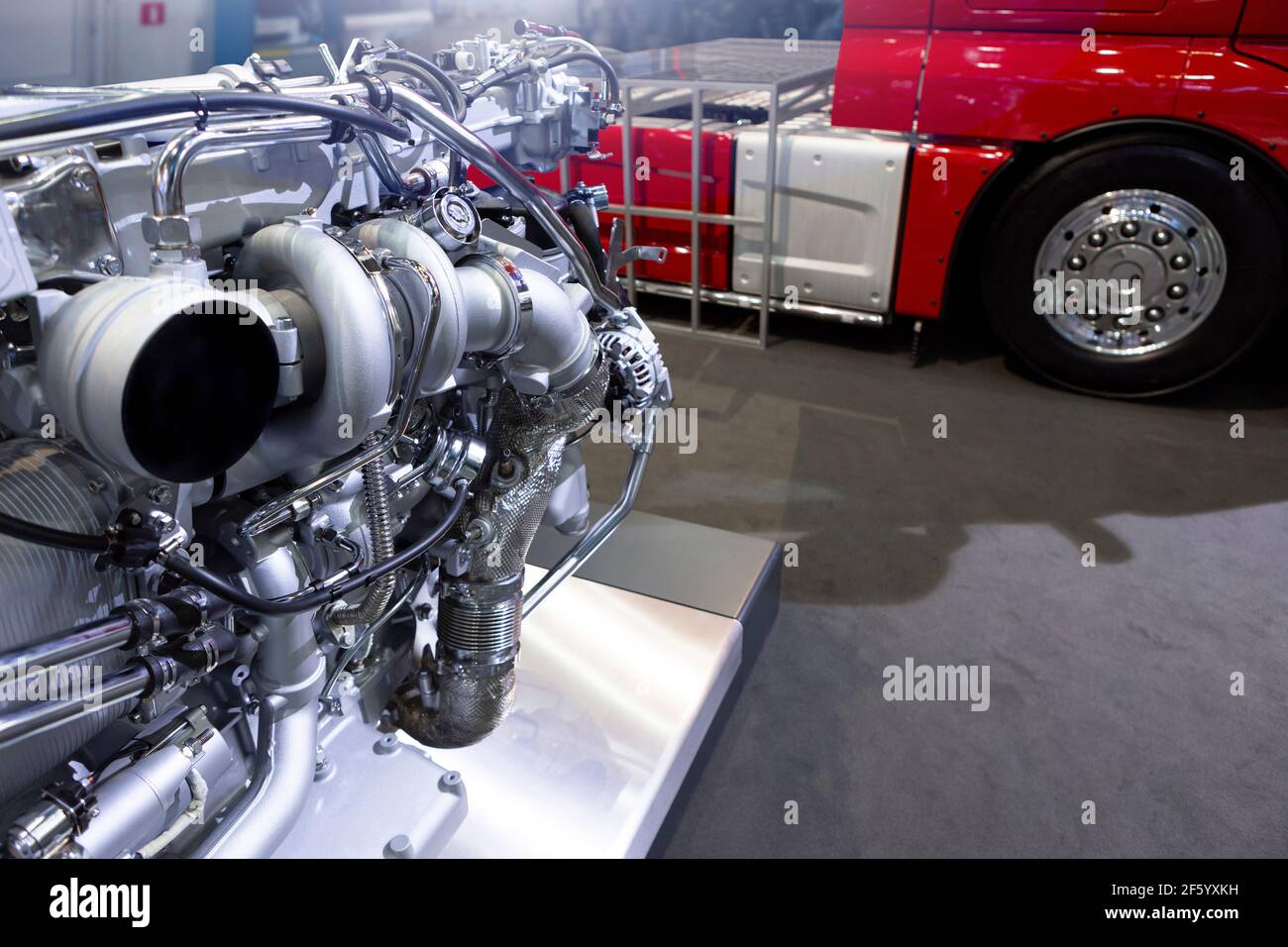 Semi truck engine hi-res stock photography and images - Alamy