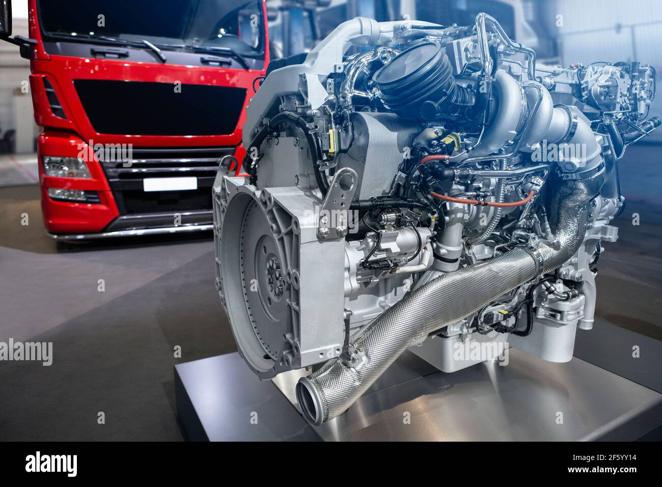 Semi truck engine hi-res stock photography and images - Alamy