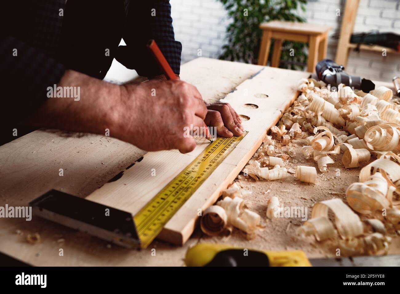 Carpenter makes pencil marks on a wood plank Stock Photo - Alamy